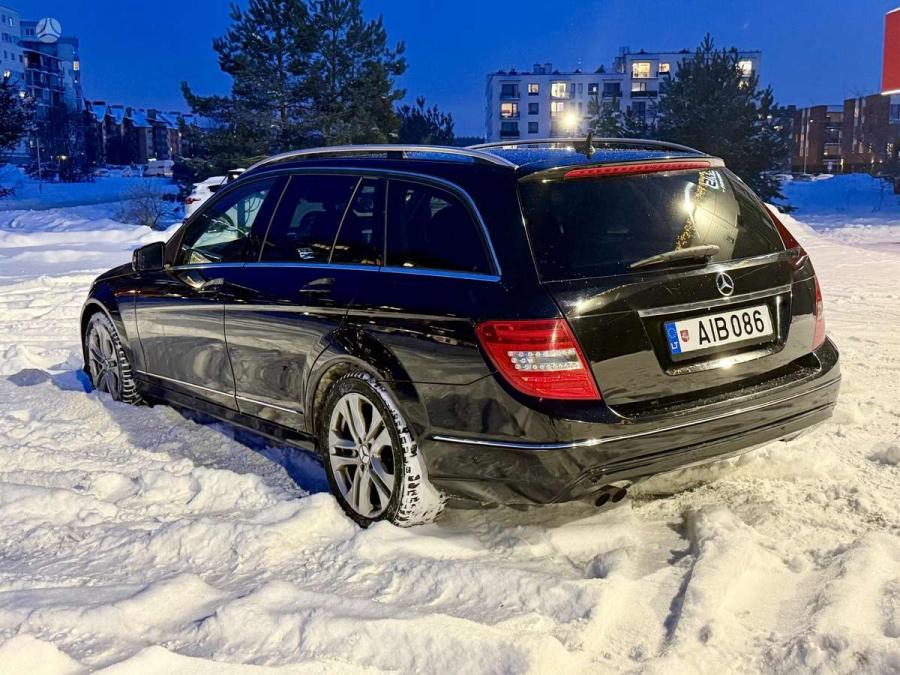 Black Mercedes-Benz C 200 2013 in Vilnius, with an engine capacity of 2.14 L and mileage of 330 thousand km for 5499 €, photo 6 on AUTOMOTO.COM.LV