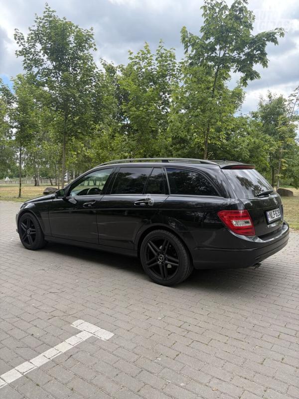Melns Mercedes-Benz C 200 2013 Panevēža, ar dzinēja tilpumu 2.10 L un nobraukumu 337 tūkst. km par 6300 €, foto 4 vietnē AUTOMOTO.COM.LV