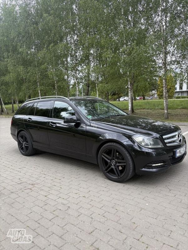 Melns Mercedes-Benz C 200 2013 Panevēža, ar dzinēja tilpumu 2.10 L un nobraukumu 337 tūkst. km par 6300 €, foto 10 vietnē AUTOMOTO.COM.LV