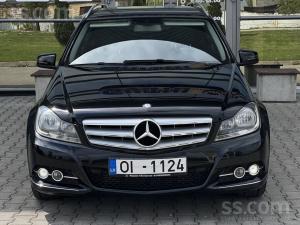 Черный Мерседес Ц 200 2013 в Екабпилс, объемом двигателя 2.00 л и пробегом 302 тыс. км за 6300 €, фото 5 на AUTOMOTO.COM.LV