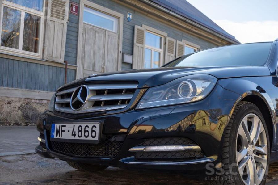 Melns Mercedes-Benz C 200 2013 Jelgava, ar dzinēja tilpumu 2.10 L un nobraukumu 264 tūkst. km par 6950 €, foto 3 vietnē AUTOMOTO.COM.LV