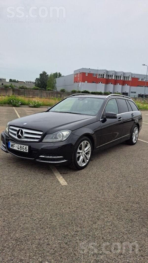 Black Mercedes-Benz C 200 2013 in Riga, with an engine capacity of 2.10 L and mileage of 264 thousand km for 6200 €, photo 1 on AUTOMOTO.COM.LV
