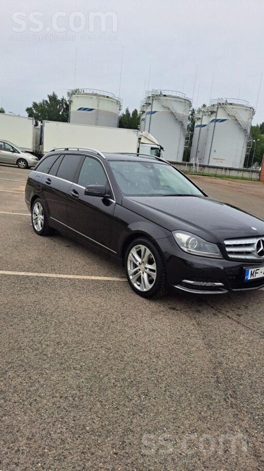 Black Mercedes-Benz C 200 2013 in Riga, with an engine capacity of 2.10 L and mileage of 264 thousand km for 6200 €, photo 3 on AUTOMOTO.COM.LV