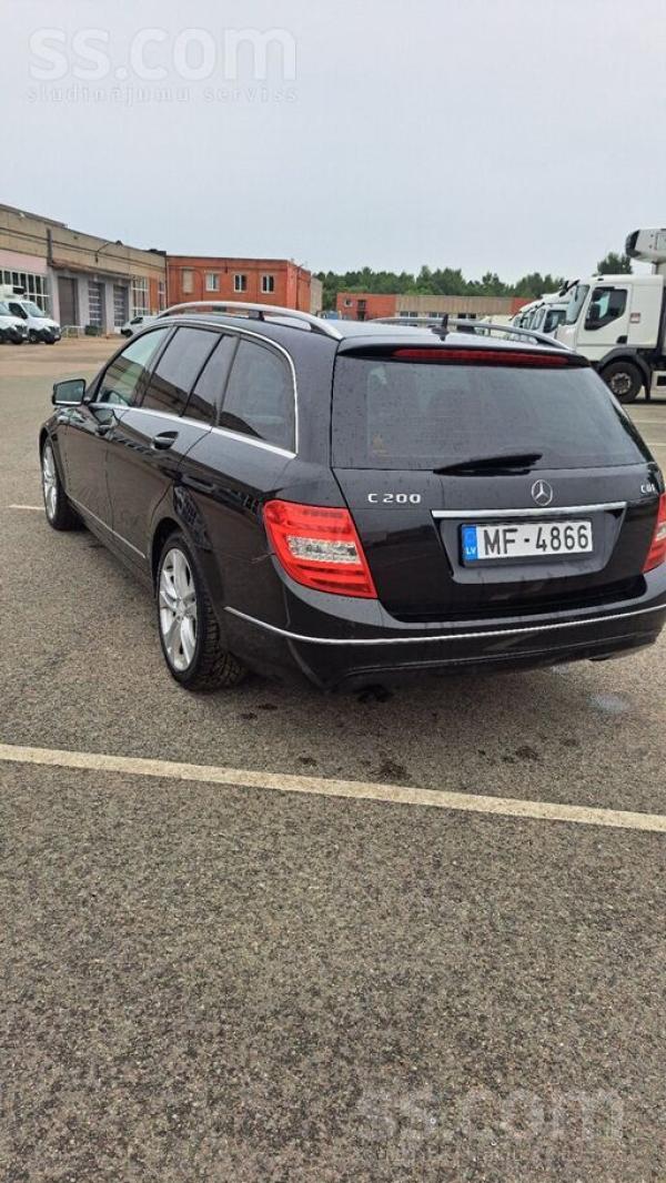 Black Mercedes-Benz C 200 2013 in Riga, with an engine capacity of 2.10 L and mileage of 264 thousand km for 6200 €, photo 4 on AUTOMOTO.COM.LV