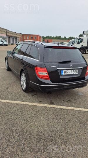 Black Mercedes-Benz C 200 2013 in Riga, with an engine capacity of 2.10 L and mileage of 264 thousand km for 6200 €, photo 5 on AUTOMOTO.COM.LV