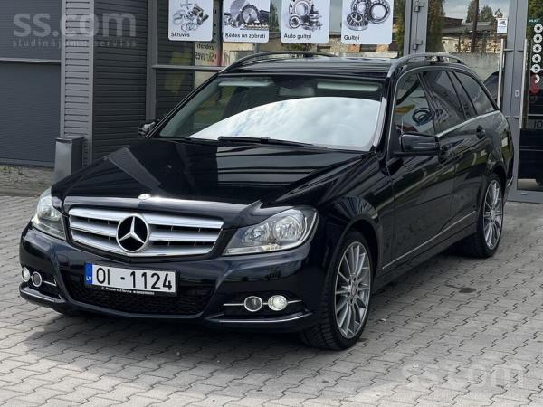 Black Mercedes-Benz C 200 2013 in Jekabpils, with an engine capacity of 2.00 L and mileage of 311 thousand km for 5900 €, photo 3 on AUTOMOTO.COM.LV