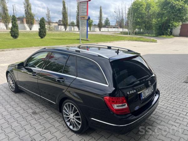 Black Mercedes-Benz C 200 2013 in Jekabpils, with an engine capacity of 2.00 L and mileage of 311 thousand km for 5900 €, photo 7 on AUTOMOTO.COM.LV