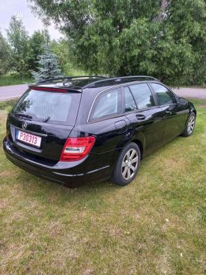 Melns Mercedes-Benz C 200 2013 Panevēža, ar dzinēja tilpumu 2.14 L un nobraukumu 360 tūkst. km par 5600 €, foto 3 vietnē AUTOMOTO.COM.LV