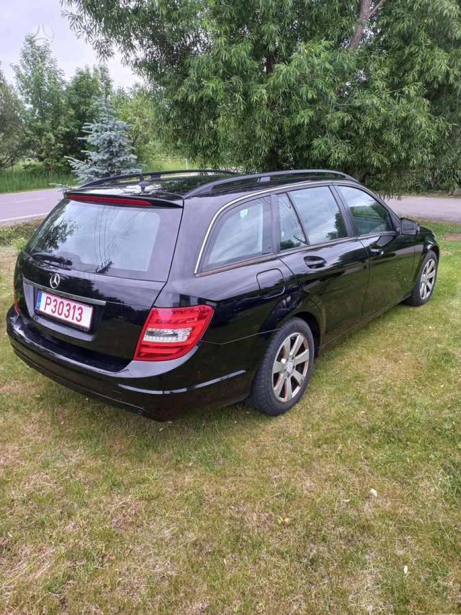 Melns Mercedes-Benz C 200 2013 Panevēža, ar dzinēja tilpumu 2.14 L un nobraukumu 360 tūkst. km par 5600 €, foto 3 vietnē AUTOMOTO.COM.LV