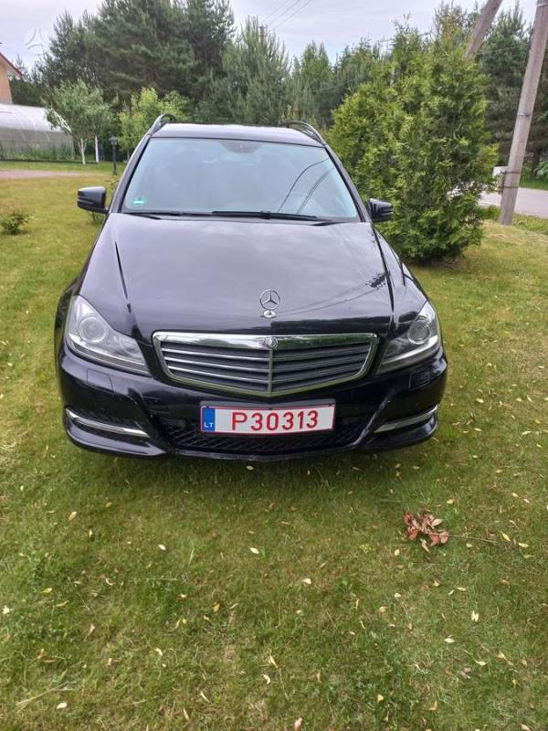 Black Mercedes-Benz C 200 2013 in Panevezys, with an engine capacity of 2.14 L and mileage of 360 thousand km for 5600 €, photo 4 on AUTOMOTO.COM.LV