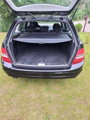 Melns Mercedes-Benz C 200 2013 Panevēža, ar dzinēja tilpumu 2.14 L un nobraukumu 360 tūkst. km par 5600 €, foto 9 vietnē AUTOMOTO.COM.LV