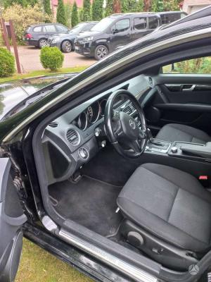 Melns Mercedes-Benz C 200 2013 Panevēža, ar dzinēja tilpumu 2.14 L un nobraukumu 360 tūkst. km par 5600 €, foto 10 vietnē AUTOMOTO.COM.LV
