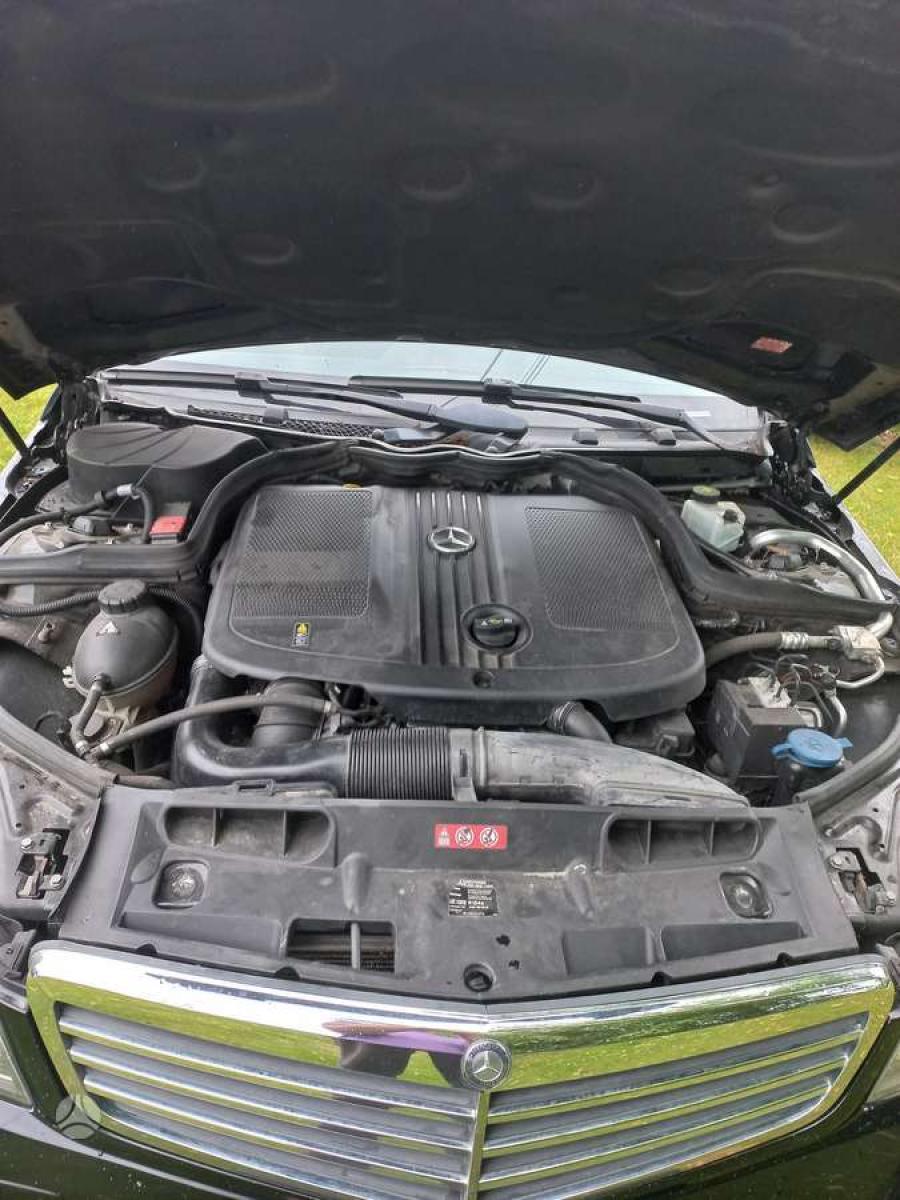 Melns Mercedes-Benz C 200 2013 Panevēža, ar dzinēja tilpumu 2.14 L un nobraukumu 360 tūkst. km par 5600 €, foto 11 vietnē AUTOMOTO.COM.LV