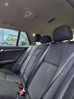 Melns Mercedes-Benz C 200 2013 Panevēža, ar dzinēja tilpumu 2.14 L un nobraukumu 360 tūkst. km par 5600 €, foto 13 vietnē AUTOMOTO.COM.LV
