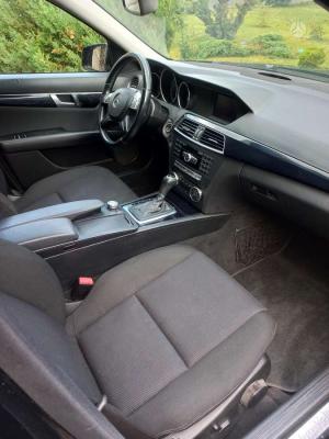 Melns Mercedes-Benz C 200 2013 Panevēža, ar dzinēja tilpumu 2.14 L un nobraukumu 360 tūkst. km par 5600 €, foto 14 vietnē AUTOMOTO.COM.LV
