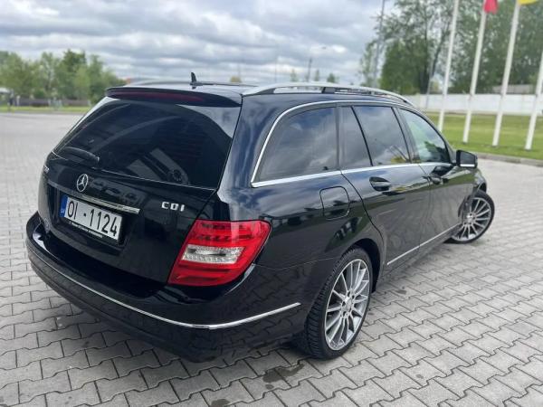 Melns Mercedes-Benz C 200 2013 Jēkabpils, ar dzinēja tilpumu 2.00 L un nobraukumu 302 tūkst. km par 6700 €, foto 2 vietnē AUTOMOTO.COM.LV