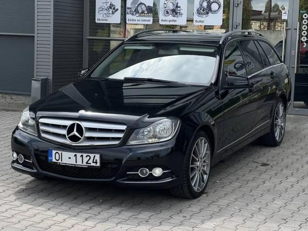 Melns Mercedes-Benz C 200 2013 Jēkabpils, ar dzinēja tilpumu 2.00 L un nobraukumu 302 tūkst. km par 6700 €, foto 3 vietnē AUTOMOTO.COM.LV
