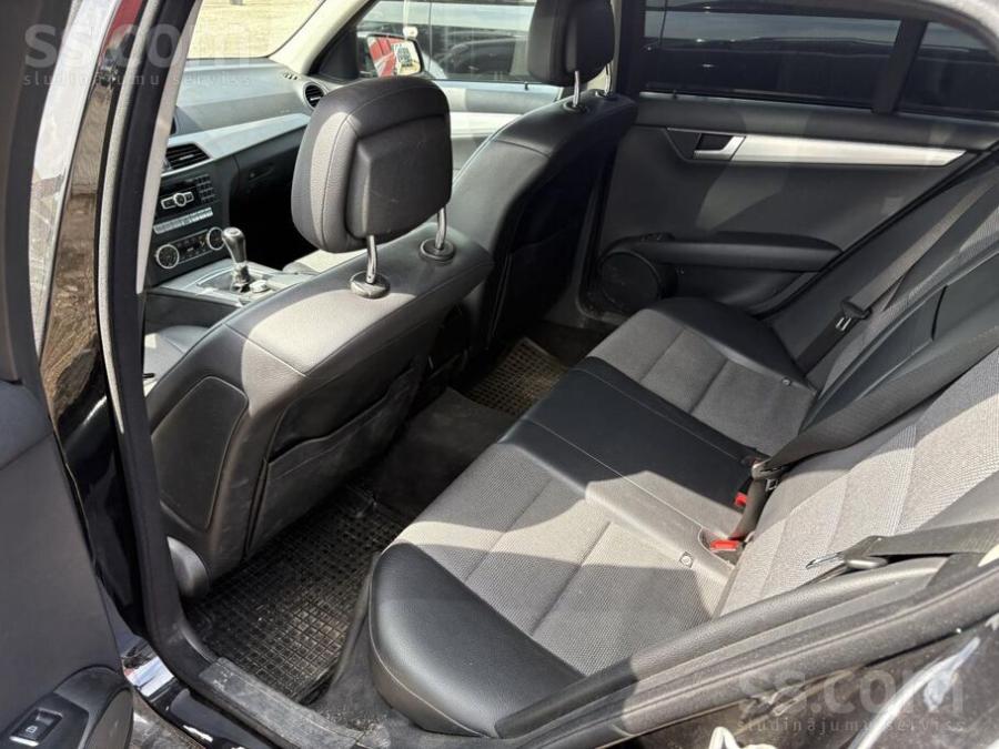 Melns Mercedes-Benz C 200 2013 Rīga, ar dzinēja tilpumu 2.10 L un nobraukumu 284 tūkst. km par 3915 €, foto 13 vietnē AUTOMOTO.COM.LV