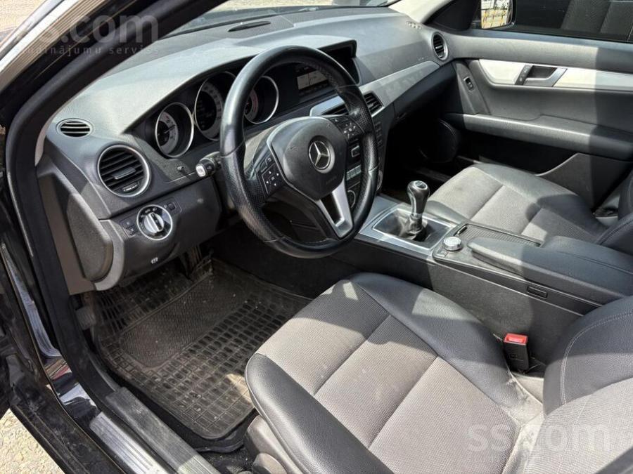 Melns Mercedes-Benz C 200 2013 Rīga, ar dzinēja tilpumu 2.10 L un nobraukumu 284 tūkst. km par 3915 €, foto 14 vietnē AUTOMOTO.COM.LV