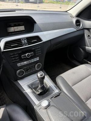 Melns Mercedes-Benz C 200 2013 Rīga, ar dzinēja tilpumu 2.10 L un nobraukumu 284 tūkst. km par 3915 €, foto 18 vietnē AUTOMOTO.COM.LV