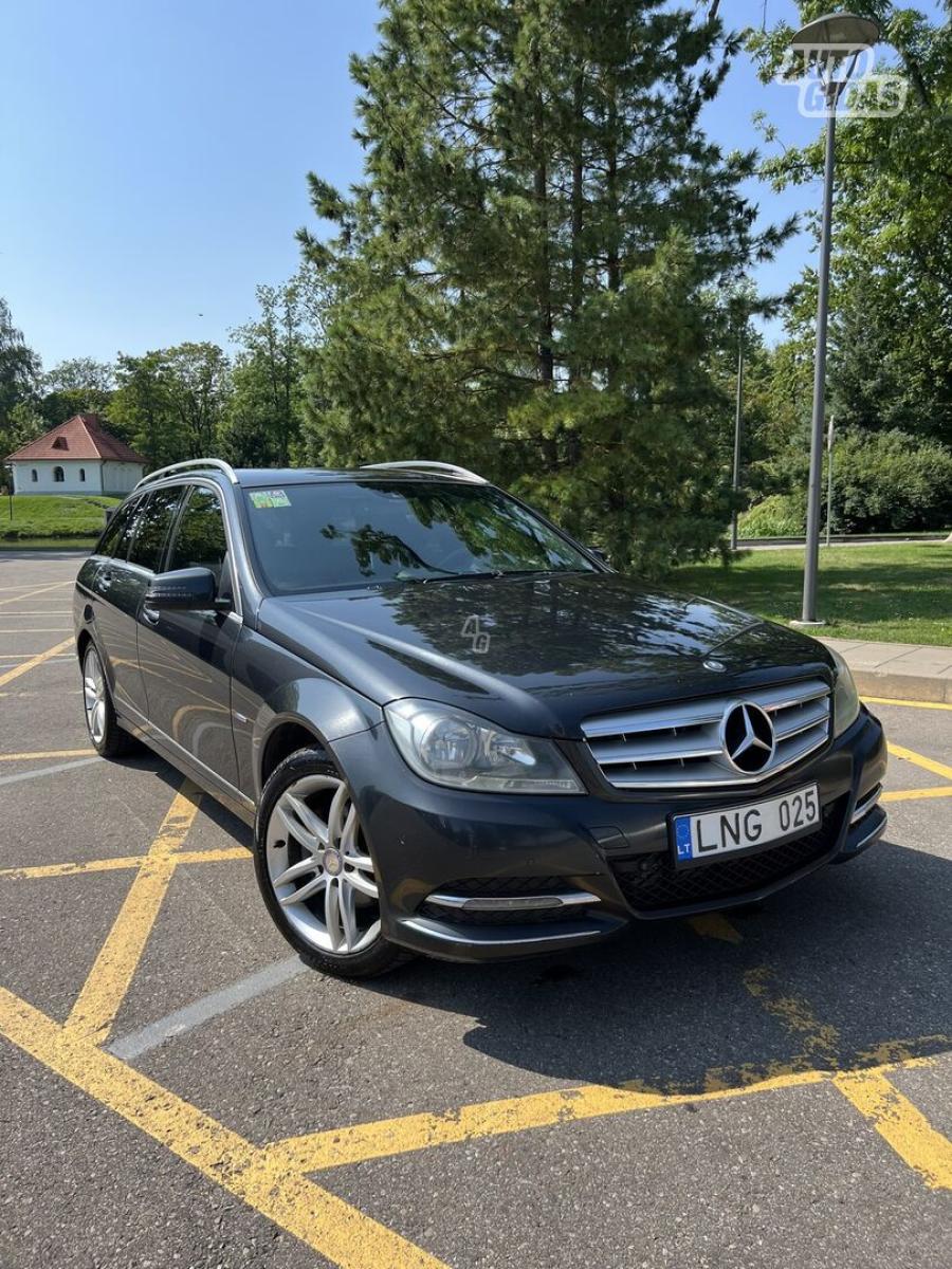 Melns Mercedes-Benz C 200 2013 Kauņa, ar dzinēja tilpumu 2.10 L un nobraukumu 392 tūkst. km par 2700 €, foto 1 vietnē AUTOMOTO.COM.LV