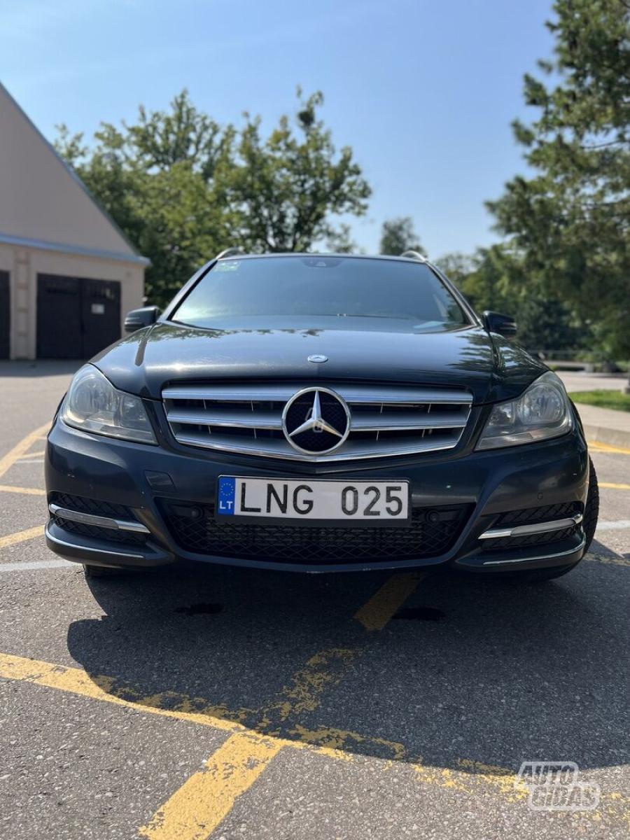 Melns Mercedes-Benz C 200 2013 Kauņa, ar dzinēja tilpumu 2.10 L un nobraukumu 392 tūkst. km par 2700 €, foto 5 vietnē AUTOMOTO.COM.LV