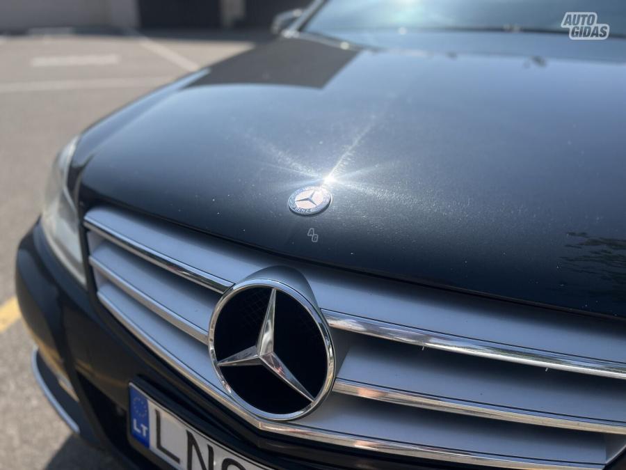Melns Mercedes-Benz C 200 2013 Kauņa, ar dzinēja tilpumu 2.10 L un nobraukumu 392 tūkst. km par 2700 €, foto 6 vietnē AUTOMOTO.COM.LV