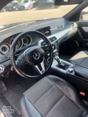 Melns Mercedes-Benz C 200 2013 Kauņa, ar dzinēja tilpumu 2.10 L un nobraukumu 392 tūkst. km par 2700 €, foto 14 vietnē AUTOMOTO.COM.LV