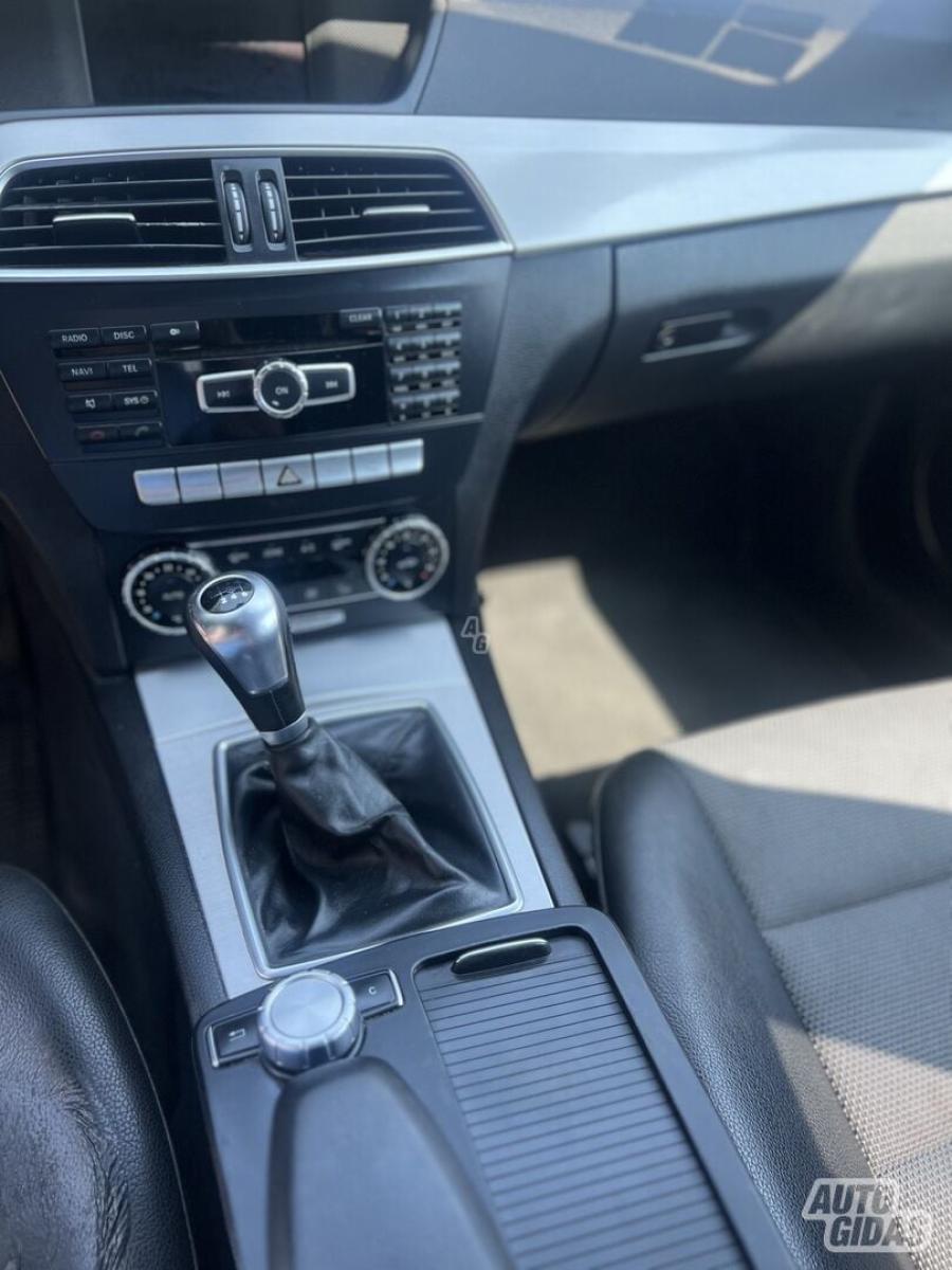 Melns Mercedes-Benz C 200 2013 Kauņa, ar dzinēja tilpumu 2.10 L un nobraukumu 392 tūkst. km par 2700 €, foto 15 vietnē AUTOMOTO.COM.LV