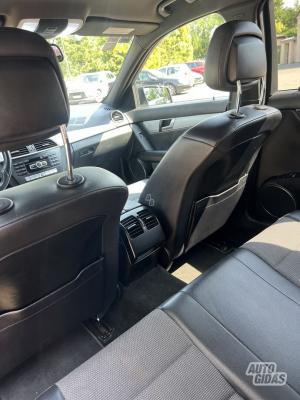 Melns Mercedes-Benz C 200 2013 Kauņa, ar dzinēja tilpumu 2.10 L un nobraukumu 392 tūkst. km par 2700 €, foto 18 vietnē AUTOMOTO.COM.LV