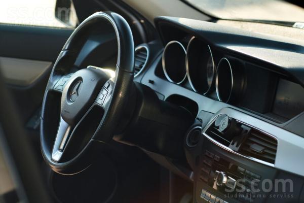 Melns Mercedes-Benz C 200 2014 Rīga, ar dzinēja tilpumu 2.10 L un nobraukumu 197 tūkst. km par 8900 €, foto 10 vietnē AUTOMOTO.COM.LV