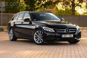 Black Mercedes-Benz C 200 2015 in Jelgava, with an engine capacity of 1.60 L and mileage of 270 thousand km for 11500 €, photo 3 on AUTOMOTO.COM.LV