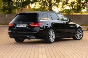 Black Mercedes-Benz C 200 2015 in Jelgava, with an engine capacity of 1.60 L and mileage of 270 thousand km for 11500 €, photo 4 on AUTOMOTO.COM.LV