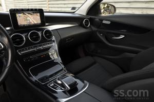 Black Mercedes-Benz C 200 2015 in Jelgava, with an engine capacity of 1.60 L and mileage of 270 thousand km for 11500 €, photo 18 on AUTOMOTO.COM.LV