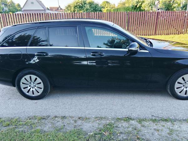 Black Mercedes-Benz C 200 2015 in Kaunas, with an engine capacity of 1.60 L and mileage of 320 thousand km for 7399 €, photo 3 on AUTOMOTO.COM.LV