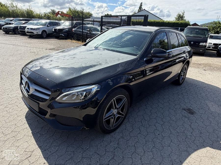 Black Mercedes-Benz C 200 2015 in Vilnius, with an engine capacity of 1.60 L and mileage of 235 thousand km for 8999 €, photo 3 on AUTOMOTO.COM.LV
