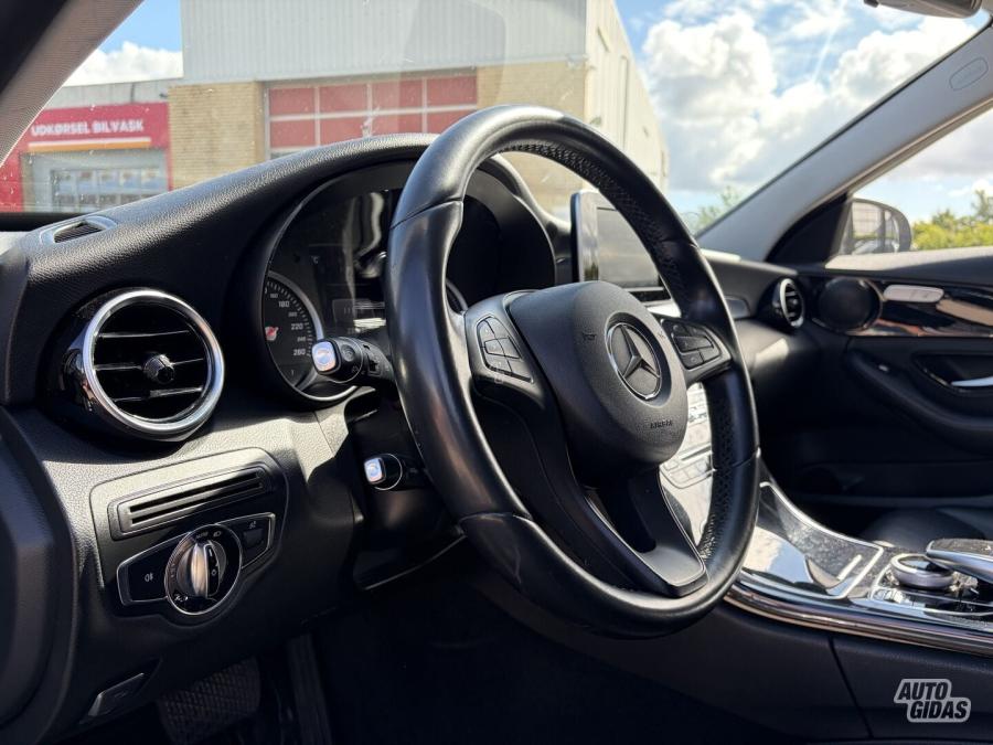 Black Mercedes-Benz C 200 2015 in Vilnius, with an engine capacity of 1.60 L and mileage of 235 thousand km for 8999 €, photo 16 on AUTOMOTO.COM.LV