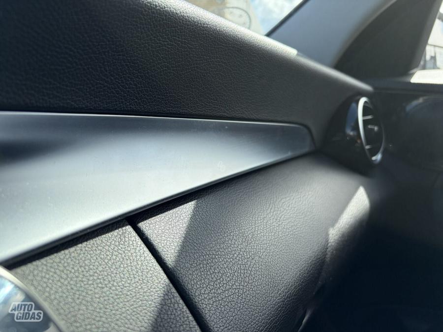 Black Mercedes-Benz C 200 2015 in Vilnius, with an engine capacity of 1.60 L and mileage of 235 thousand km for 8999 €, photo 17 on AUTOMOTO.COM.LV