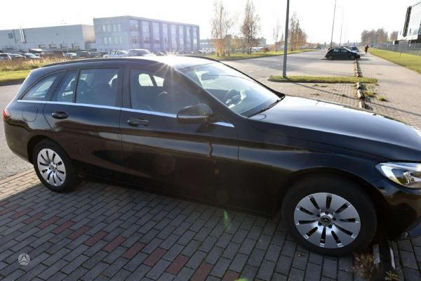 Black Mercedes-Benz C 200 2016 in Siauliai, with an engine capacity of 1.60 L and mileage of 206 thousand km for 11600 €, photo 4 on AUTOMOTO.COM.LV
