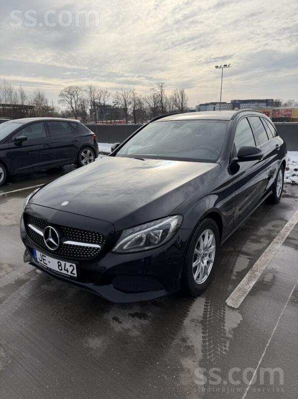 Black Mercedes-Benz C 200 2016 in Riga, with an engine capacity of 1.60 L and mileage of 162 thousand km for 10700 €, photo 1 on AUTOMOTO.COM.LV