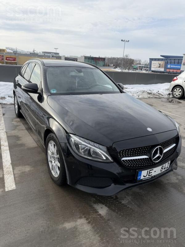 Black Mercedes-Benz C 200 2016 in Riga, with an engine capacity of 1.60 L and mileage of 162 thousand km for 10700 €, photo 3 on AUTOMOTO.COM.LV