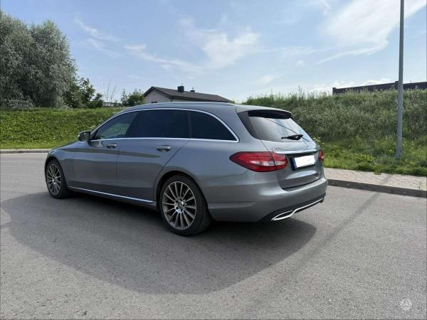 Black Mercedes-Benz C 200 2016 in Kaunas, with an engine capacity of 2.10 L and mileage of 246 thousand km for 8999 €, photo 4 on AUTOMOTO.COM.LV