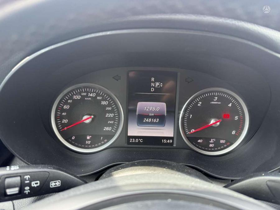 Melns Mercedes-Benz C 200 2016 Kauņa, ar dzinēja tilpumu 2.10 L un nobraukumu 246 tūkst. km par 8999 €, foto 14 vietnē AUTOMOTO.COM.LV