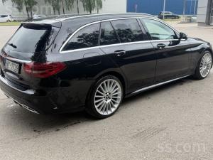 Черный Мерседес Ц 200 2019 в Лиепая, объемом двигателя 1.60 л и пробегом 198 тыс. км за 14350 €, фото 3 на AUTOMOTO.COM.LV