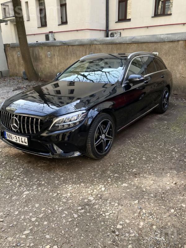 Melns Mercedes-Benz C 200 2019 Rīga, ar dzinēja tilpumu 1.60 L un nobraukumu 185 tūkst. km par 14990 €, foto 1 vietnē AUTOMOTO.COM.LV
