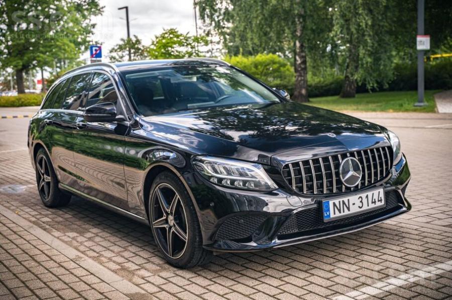 Black Mercedes-Benz C 200 2019 in Riga, with an engine capacity of 1.60 L and mileage of 185 thousand km for 14990 €, photo 4 on AUTOMOTO.COM.LV