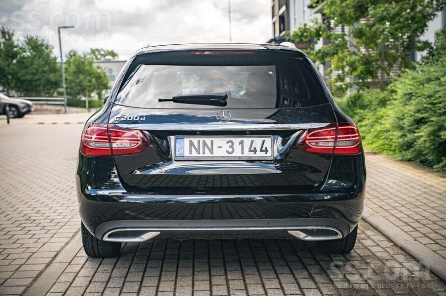 Black Mercedes-Benz C 200 2019 in Riga, with an engine capacity of 1.60 L and mileage of 185 thousand km for 14990 €, photo 6 on AUTOMOTO.COM.LV