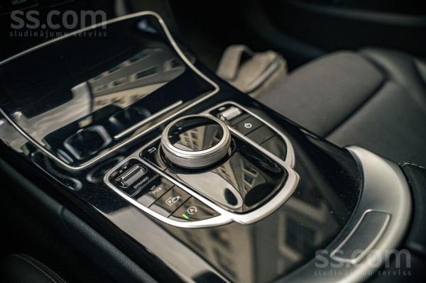 Black Mercedes-Benz C 200 2019 in Riga, with an engine capacity of 1.60 L and mileage of 185 thousand km for 14990 €, photo 9 on AUTOMOTO.COM.LV