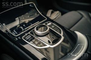 Black Mercedes-Benz C 200 2019 in Riga, with an engine capacity of 1.60 L and mileage of 185 thousand km for 14990 €, photo 10 on AUTOMOTO.COM.LV