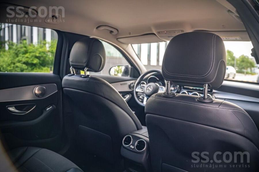 Black Mercedes-Benz C 200 2019 in Riga, with an engine capacity of 1.60 L and mileage of 185 thousand km for 14990 €, photo 14 on AUTOMOTO.COM.LV
